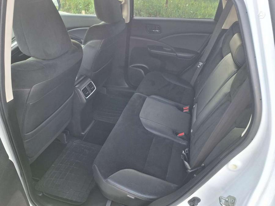 White Honda CR-V 2016 in Taurage, with an engine capacity of 1.60 L and mileage of 211 thousand km for 11000 €, photo 10 on AUTOMOTO.COM.LV