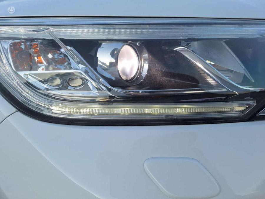 White Honda CR-V 2016 in Taurage, with an engine capacity of 1.60 L and mileage of 211 thousand km for 11000 €, photo 17 on AUTOMOTO.COM.LV