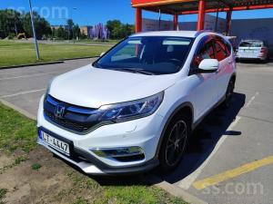 White Honda CR-V 2016 in Riga, with an engine capacity of 1.60 L and mileage of 192 thousand km for 13700 €, photo 3 on AUTOMOTO.COM.LV