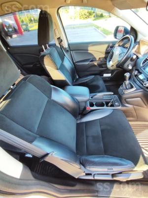 White Honda CR-V 2016 in Riga, with an engine capacity of 1.60 L and mileage of 192 thousand km for 13700 €, photo 4 on AUTOMOTO.COM.LV