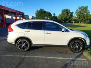 White Honda CR-V 2016 in Riga, with an engine capacity of 1.60 L and mileage of 192 thousand km for 13700 €, photo 8 on AUTOMOTO.COM.LV
