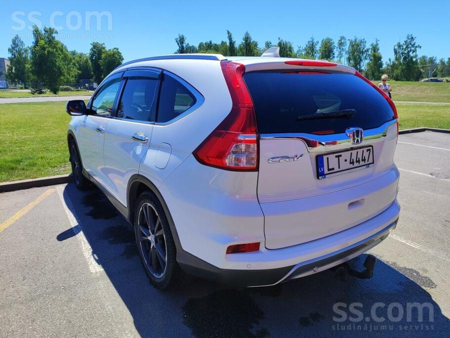 White Honda CR-V 2016 in Riga, with an engine capacity of 1.60 L and mileage of 192 thousand km for 13700 €, photo 9 on AUTOMOTO.COM.LV