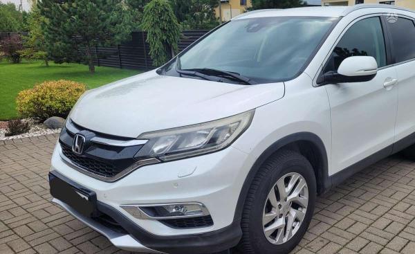 White Honda CR-V 2016 in Panevezys, with an engine capacity of 1.60 L and mileage of 219 thousand km for 9950 €, photo 1 on AUTOMOTO.COM.LV