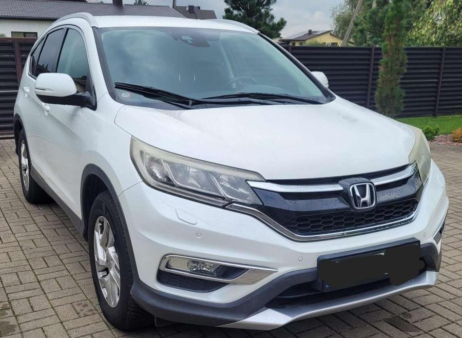 White Honda CR-V 2016 in Panevezys, with an engine capacity of 1.60 L and mileage of 219 thousand km for 9950 €, photo 5 on AUTOMOTO.COM.LV