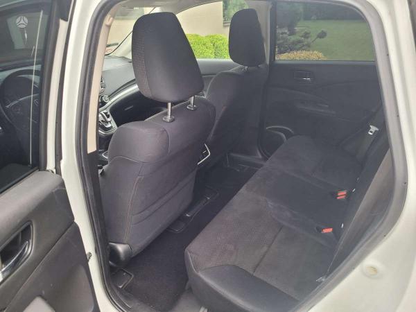 White Honda CR-V 2016 in Panevezys, with an engine capacity of 1.60 L and mileage of 219 thousand km for 9950 €, photo 7 on AUTOMOTO.COM.LV