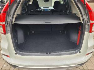 White Honda CR-V 2016 in Panevezys, with an engine capacity of 1.60 L and mileage of 219 thousand km for 9950 €, photo 8 on AUTOMOTO.COM.LV