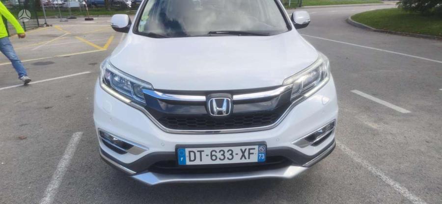 White Honda CR-V 2016 in Klaipeda, with an engine capacity of 1.60 L and mileage of 275 thousand km for 10400 €, photo 4 on AUTOMOTO.COM.LV