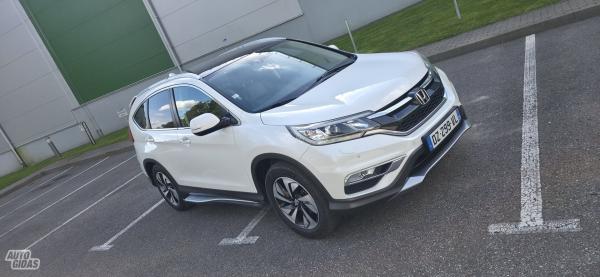 Honda CR-V 2016 in Pabrade on AUTOMOTO.COM.LV White Honda CR-V 2016 in Pabrade, with an engine capacity of 1.60 L and mileage of 255 thousand km for 12600 €, photo 5 on AUTOMOTO.COM.LV