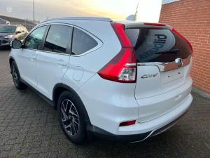 White Honda CR-V 2017 in Utena, with an engine capacity of 1.60 L and mileage of 247 thousand km for 9390 €, photo 2 on AUTOMOTO.COM.LV