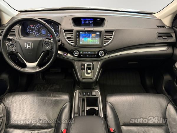 White Honda CR-V 2017 in Tallinn, with an engine capacity of 1.60 L and mileage of 184 thousand km for 15900 €, photo 7 on AUTOMOTO.COM.LV