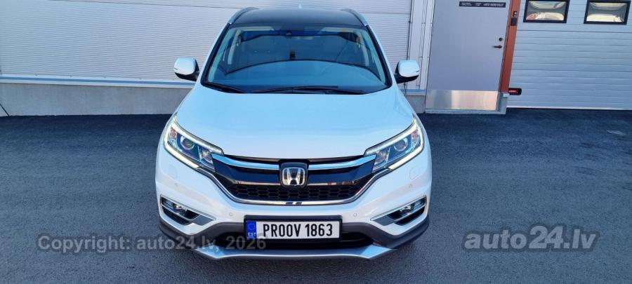 White Honda CR-V 2017 in Tallinn, with an engine capacity of 1.60 L and mileage of 134 thousand km for 17850 €, photo 3 on AUTOMOTO.COM.LV
