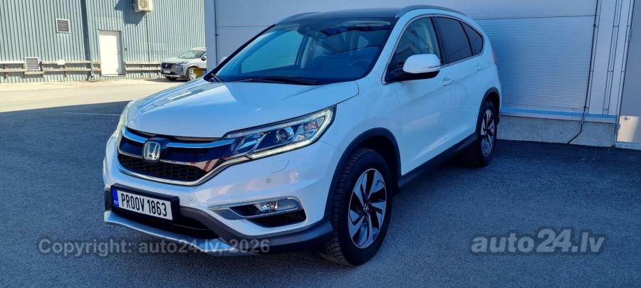 White Honda CR-V 2017 in Tallinn, with an engine capacity of 1.60 L and mileage of 134 thousand km for 17850 €, photo 4 on AUTOMOTO.COM.LV