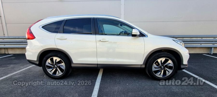 White Honda CR-V 2017 in Tallinn, with an engine capacity of 1.60 L and mileage of 134 thousand km for 17850 €, photo 6 on AUTOMOTO.COM.LV