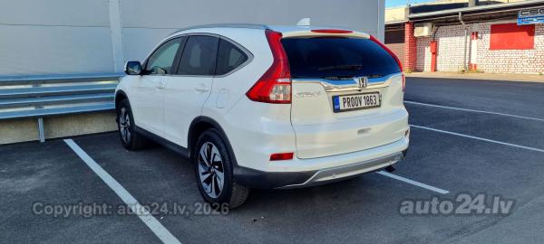 White Honda CR-V 2017 in Tallinn, with an engine capacity of 1.60 L and mileage of 134 thousand km for 17850 €, photo 6 on AUTOMOTO.COM.LV