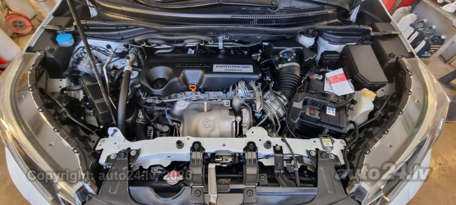 White Honda CR-V 2017 in Tallinn, with an engine capacity of 1.60 L and mileage of 134 thousand km for 17850 €, photo 10 on AUTOMOTO.COM.LV