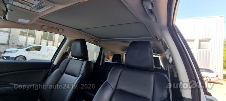White Honda CR-V 2017 in Tallinn, with an engine capacity of 1.60 L and mileage of 134 thousand km for 17850 €, photo 15 on AUTOMOTO.COM.LV