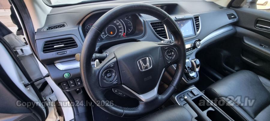 White Honda CR-V 2017 in Tallinn, with an engine capacity of 1.60 L and mileage of 134 thousand km for 17850 €, photo 17 on AUTOMOTO.COM.LV