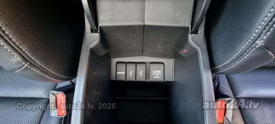 White Honda CR-V 2017 in Tallinn, with an engine capacity of 1.60 L and mileage of 134 thousand km for 17850 €, photo 19 on AUTOMOTO.COM.LV