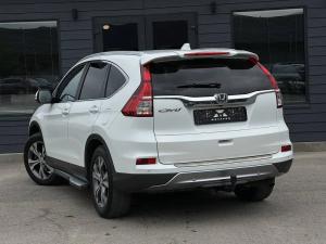 White Honda CR-V 2017 in Jelgava, with an engine capacity of 1.60 L and mileage of 250 thousand km for 14950 €, photo 3 on AUTOMOTO.COM.LV