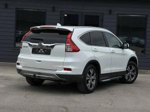 White Honda CR-V 2017 in Jelgava, with an engine capacity of 1.60 L and mileage of 250 thousand km for 14950 €, photo 5 on AUTOMOTO.COM.LV