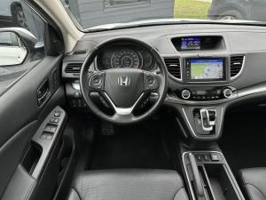 White Honda CR-V 2017 in Jelgava, with an engine capacity of 1.60 L and mileage of 250 thousand km for 14950 €, photo 6 on AUTOMOTO.COM.LV