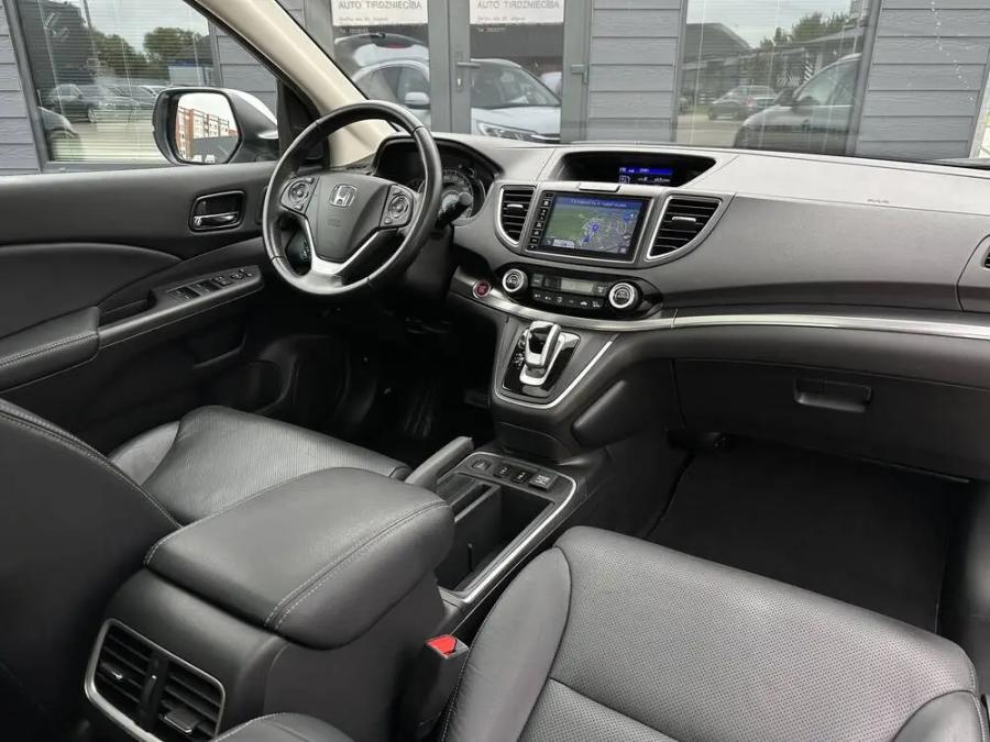 White Honda CR-V 2017 in Jelgava, with an engine capacity of 1.60 L and mileage of 250 thousand km for 14950 €, photo 11 on AUTOMOTO.COM.LV