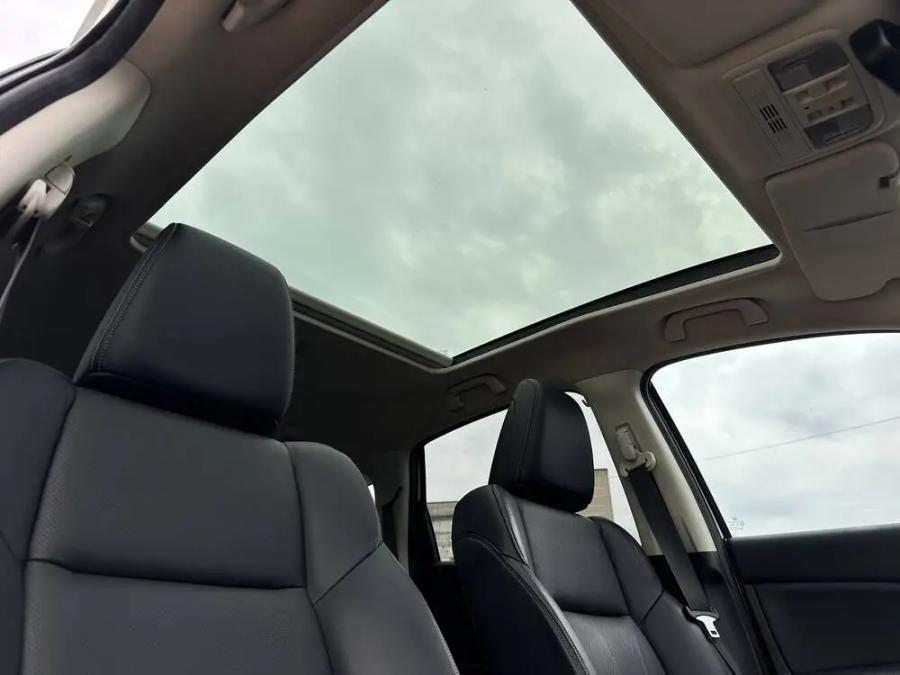 White Honda CR-V 2017 in Jelgava, with an engine capacity of 1.60 L and mileage of 250 thousand km for 14950 €, photo 12 on AUTOMOTO.COM.LV