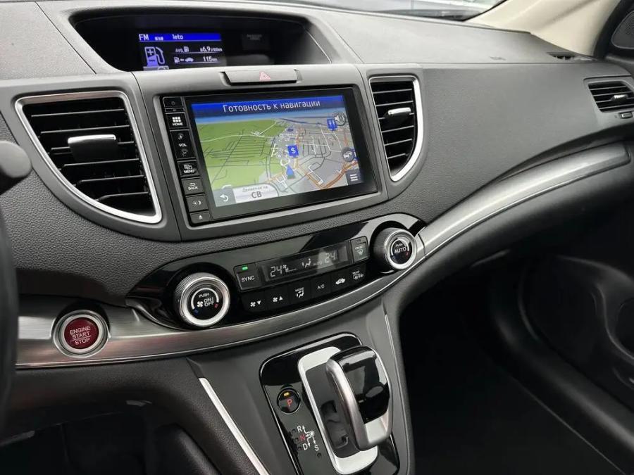 White Honda CR-V 2017 in Jelgava, with an engine capacity of 1.60 L and mileage of 250 thousand km for 14950 €, photo 13 on AUTOMOTO.COM.LV