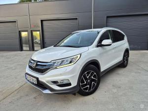 White Honda CR-V 2017 in Utena, with an engine capacity of 1.60 L and mileage of 224 thousand km for 12990 €, photo 3 on AUTOMOTO.COM.LV