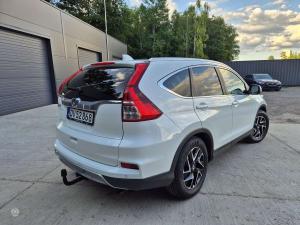White Honda CR-V 2017 in Utena, with an engine capacity of 1.60 L and mileage of 224 thousand km for 12990 €, photo 4 on AUTOMOTO.COM.LV