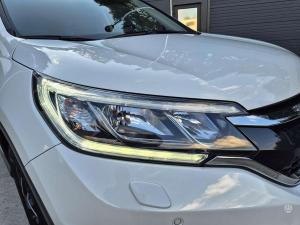 White Honda CR-V 2017 in Utena, with an engine capacity of 1.60 L and mileage of 224 thousand km for 12990 €, photo 8 on AUTOMOTO.COM.LV