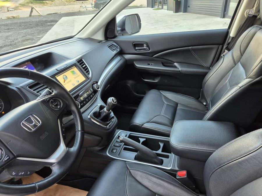 White Honda CR-V 2017 in Utena, with an engine capacity of 1.60 L and mileage of 224 thousand km for 12990 €, photo 10 on AUTOMOTO.COM.LV