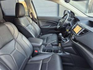 White Honda CR-V 2017 in Utena, with an engine capacity of 1.60 L and mileage of 224 thousand km for 12990 €, photo 12 on AUTOMOTO.COM.LV