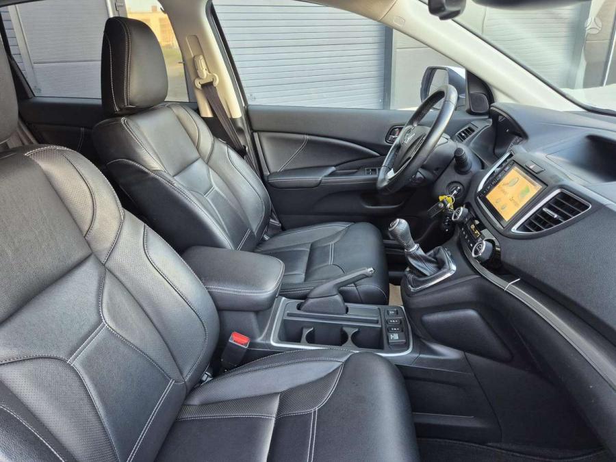 White Honda CR-V 2017 in Utena, with an engine capacity of 1.60 L and mileage of 224 thousand km for 12990 €, photo 12 on AUTOMOTO.COM.LV