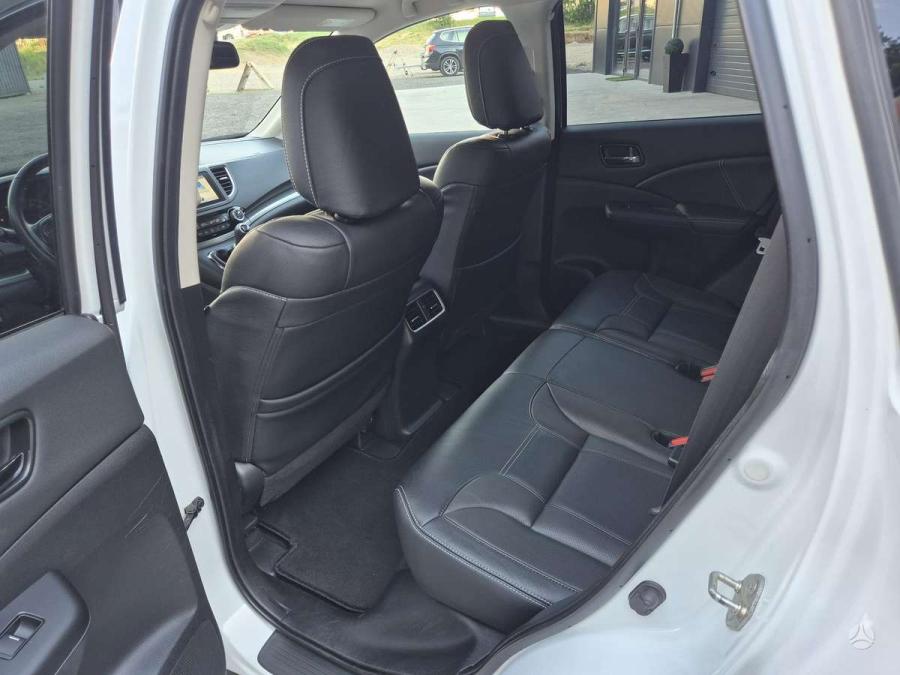 White Honda CR-V 2017 in Utena, with an engine capacity of 1.60 L and mileage of 224 thousand km for 12990 €, photo 18 on AUTOMOTO.COM.LV