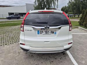 White Honda CR-V 2017 in Kaunas, with an engine capacity of 1.60 L and mileage of 255 thousand km for 10900 €, photo 7 on AUTOMOTO.COM.LV