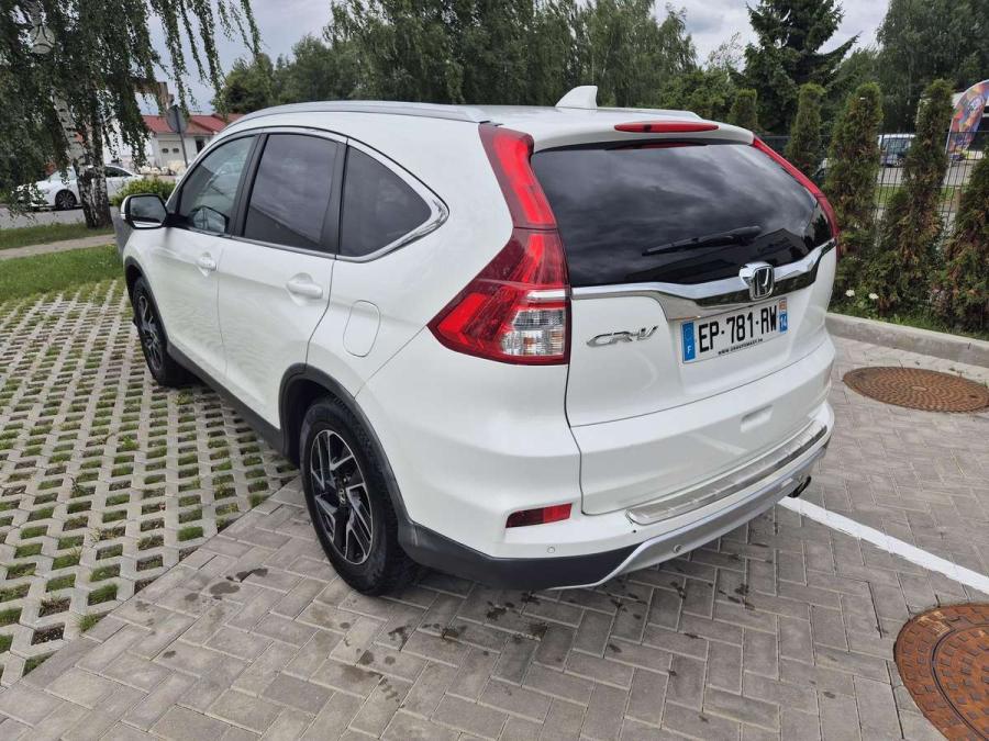 White Honda CR-V 2017 in Kaunas, with an engine capacity of 1.60 L and mileage of 255 thousand km for 10900 €, photo 8 on AUTOMOTO.COM.LV