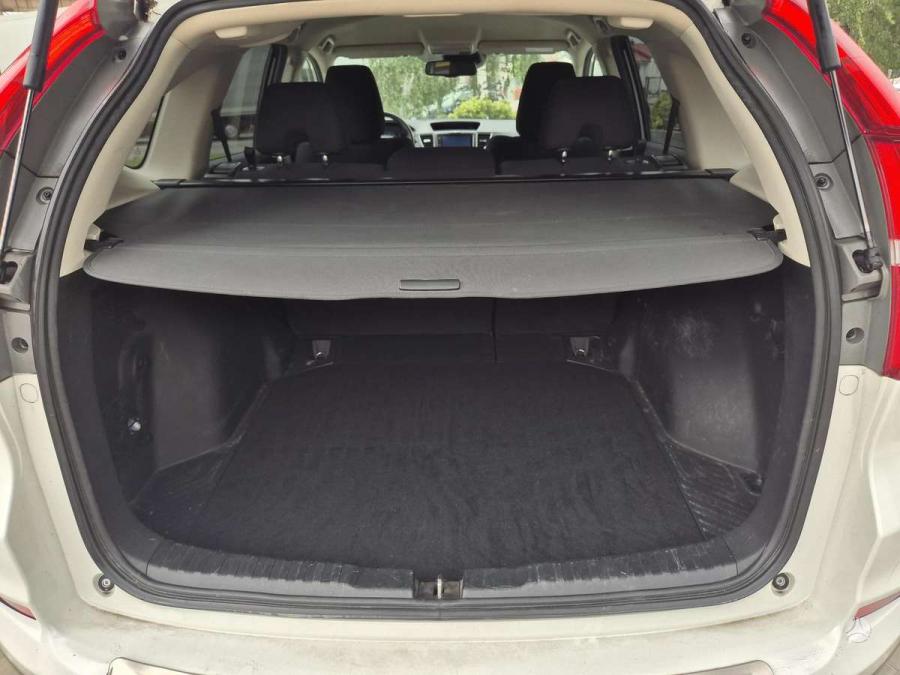 White Honda CR-V 2017 in Kaunas, with an engine capacity of 1.60 L and mileage of 255 thousand km for 10900 €, photo 11 on AUTOMOTO.COM.LV