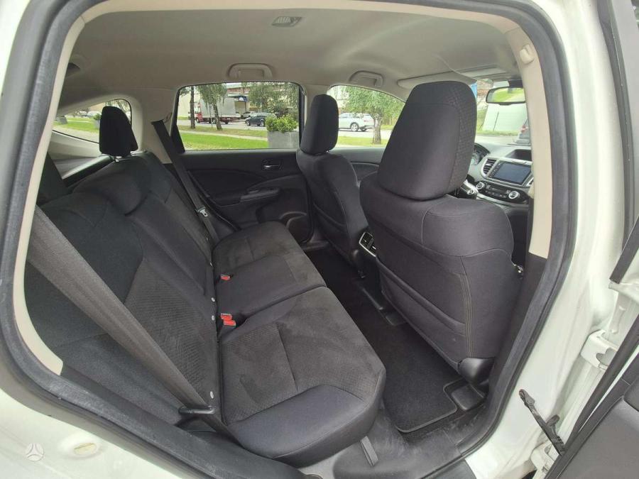 White Honda CR-V 2017 in Kaunas, with an engine capacity of 1.60 L and mileage of 255 thousand km for 10900 €, photo 13 on AUTOMOTO.COM.LV