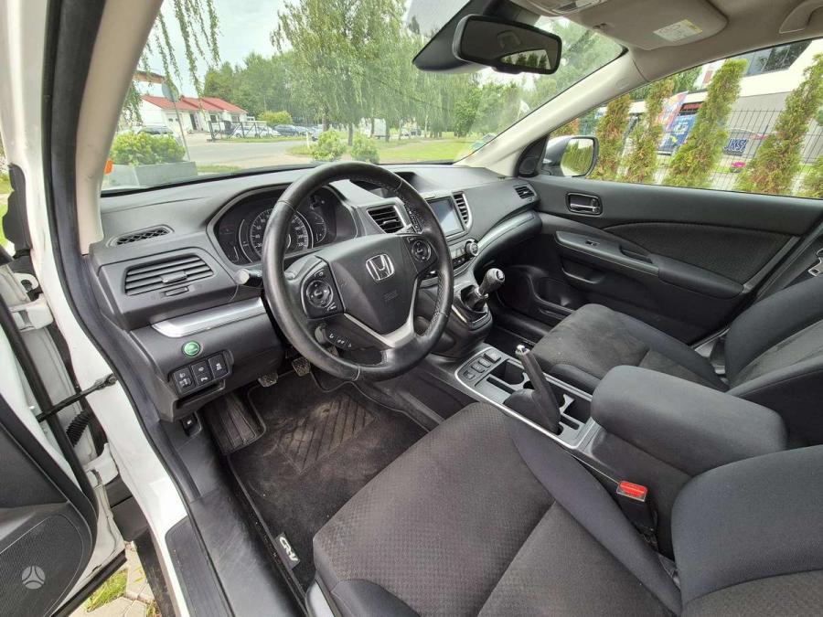 White Honda CR-V 2017 in Kaunas, with an engine capacity of 1.60 L and mileage of 255 thousand km for 10900 €, photo 16 on AUTOMOTO.COM.LV