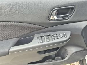 White Honda CR-V 2017 in Kaunas, with an engine capacity of 1.60 L and mileage of 255 thousand km for 10900 €, photo 18 on AUTOMOTO.COM.LV