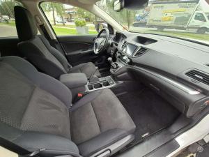 White Honda CR-V 2017 in Kaunas, with an engine capacity of 1.60 L and mileage of 255 thousand km for 10900 €, photo 20 on AUTOMOTO.COM.LV