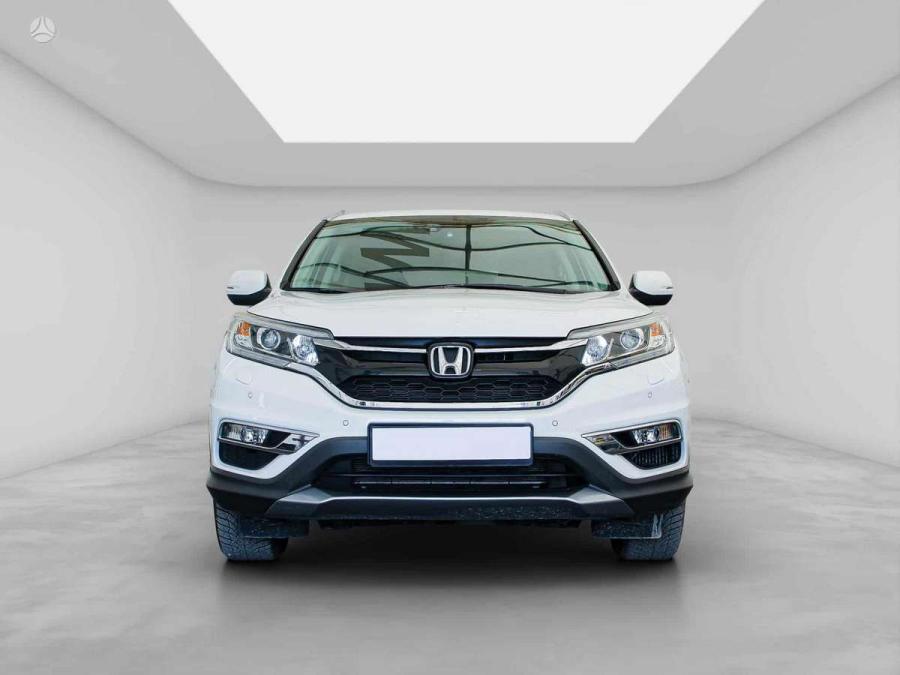 White Honda CR-V 2017 in Kaunas, with an engine capacity of 1.60 L and mileage of 258 thousand km for 12990 €, photo 3 on AUTOMOTO.COM.LV