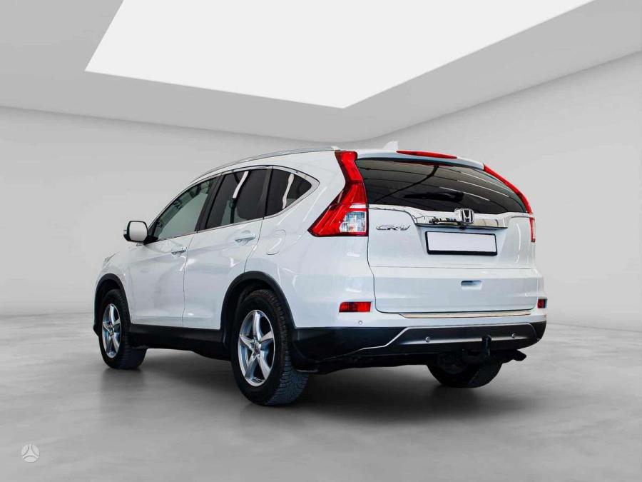 White Honda CR-V 2017 in Kaunas, with an engine capacity of 1.60 L and mileage of 258 thousand km for 12990 €, photo 5 on AUTOMOTO.COM.LV