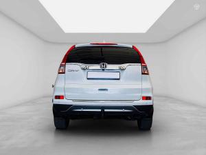 White Honda CR-V 2017 in Kaunas, with an engine capacity of 1.60 L and mileage of 258 thousand km for 12990 €, photo 6 on AUTOMOTO.COM.LV