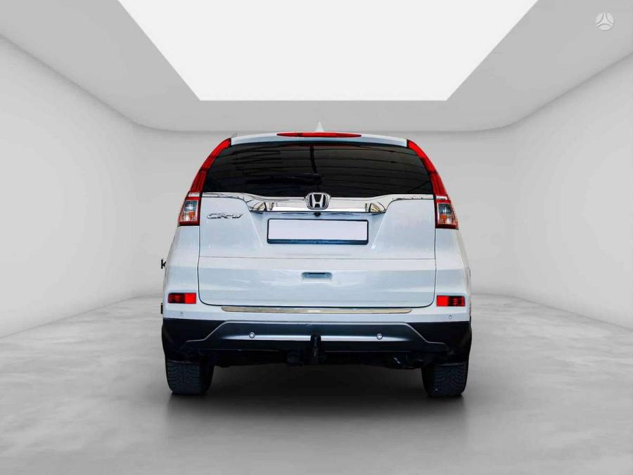 White Honda CR-V 2017 in Kaunas, with an engine capacity of 1.60 L and mileage of 258 thousand km for 12990 €, photo 6 on AUTOMOTO.COM.LV