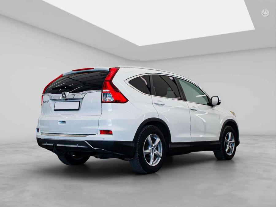 White Honda CR-V 2017 in Kaunas, with an engine capacity of 1.60 L and mileage of 258 thousand km for 12990 €, photo 7 on AUTOMOTO.COM.LV