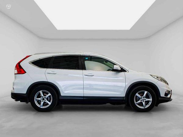 White Honda CR-V 2017 in Kaunas, with an engine capacity of 1.60 L and mileage of 258 thousand km for 12990 €, photo 7 on AUTOMOTO.COM.LV