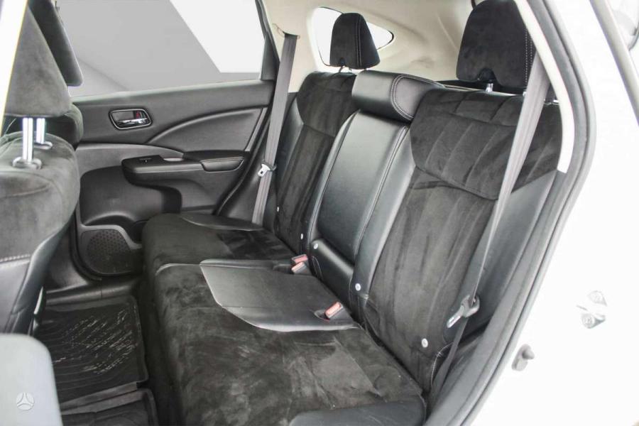 White Honda CR-V 2017 in Kaunas, with an engine capacity of 1.60 L and mileage of 258 thousand km for 12990 €, photo 12 on AUTOMOTO.COM.LV