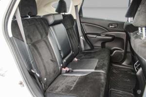White Honda CR-V 2017 in Kaunas, with an engine capacity of 1.60 L and mileage of 258 thousand km for 12990 €, photo 16 on AUTOMOTO.COM.LV